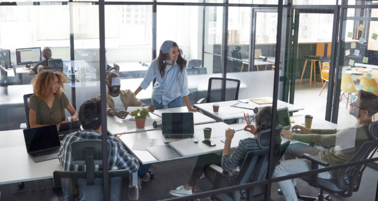 Communication ascendante et descendante : outils et exemples